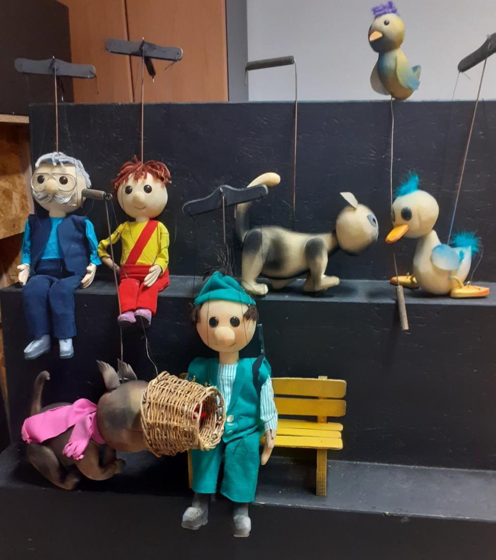 Lutkovna predstava "Peter in volk" - race-fram.si